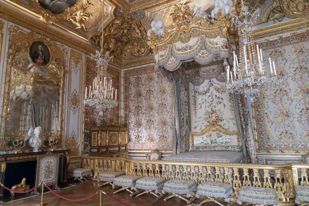 Palace of Versailles and gardens guided tour with Skip the Line Access ...